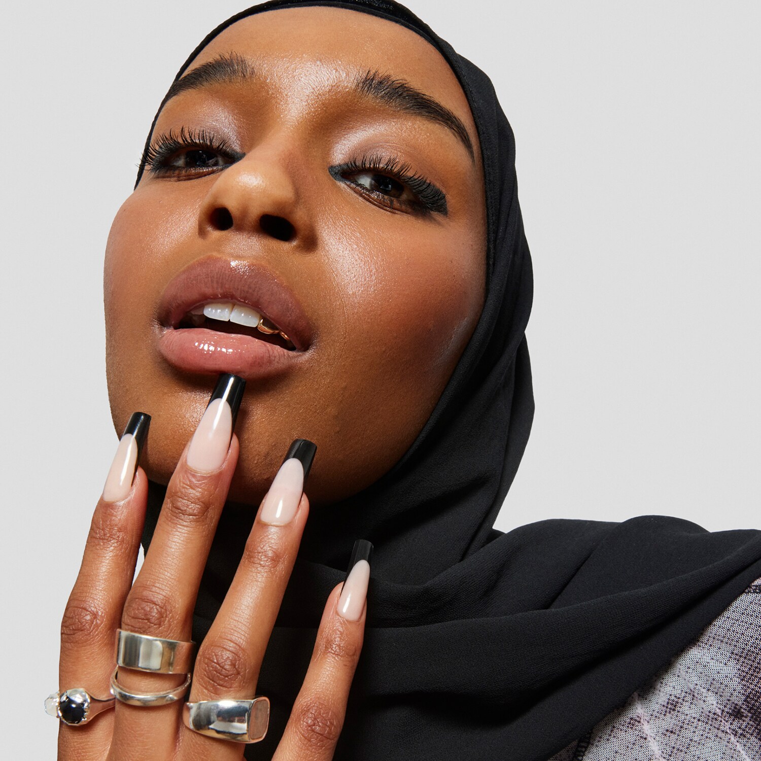 Kush High Roll Mascara - Rørmascara med definition og volumen MILK ...